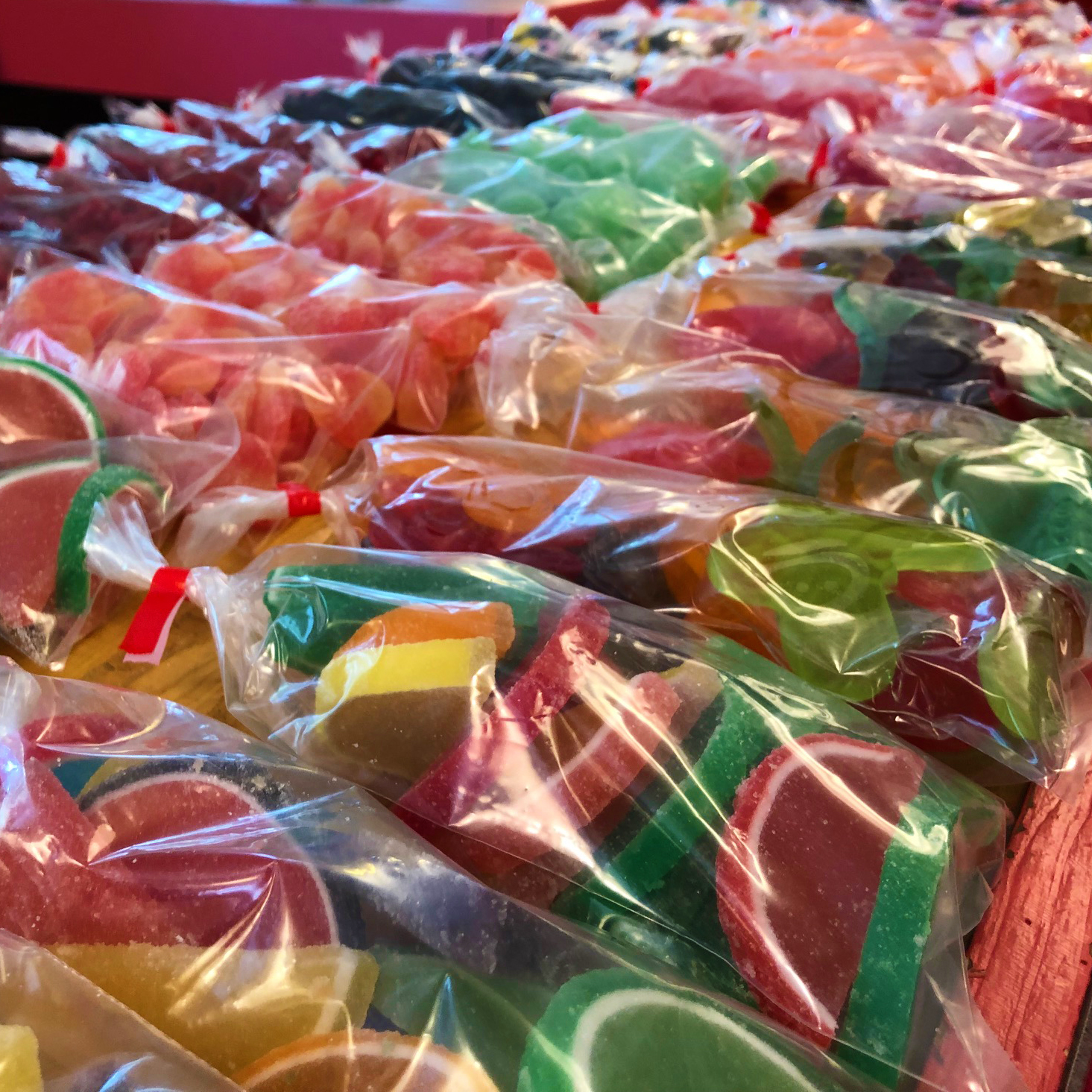 The Candy Cove – OLD COURTHOUSE SQUARE, CROWN POINT, INDIANA