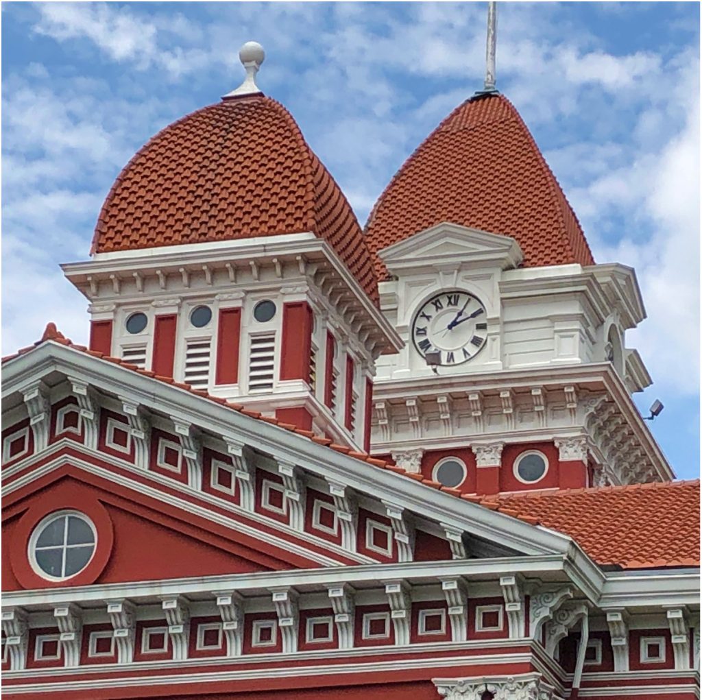 The Candy Cove – OLD COURTHOUSE SQUARE, CROWN POINT, INDIANA